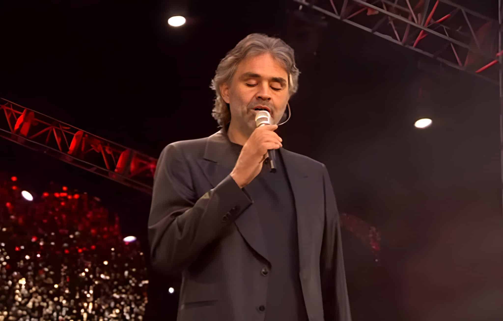 Andrea Bocelli Enchants The Whole Stage With His Flawless "Phantom Of ...