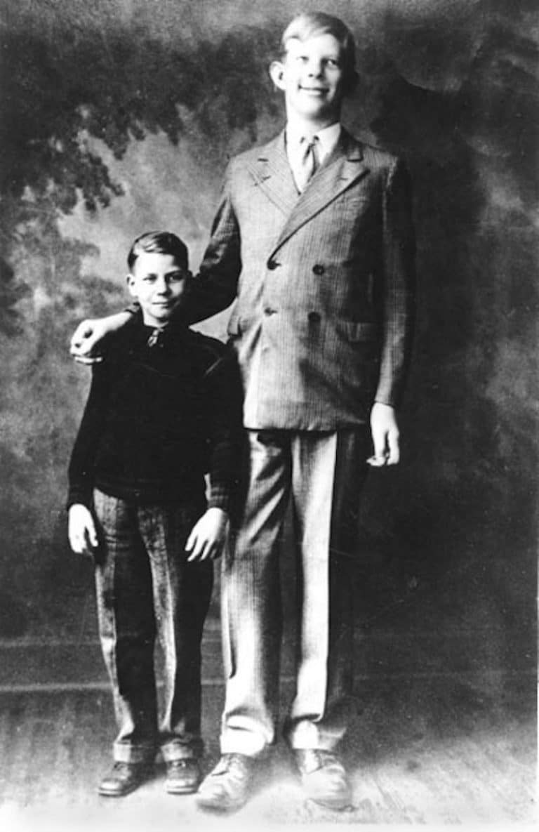 Robert Wadlow, The Tallest Person To Ever Live In History, Nearly 9 ft ...